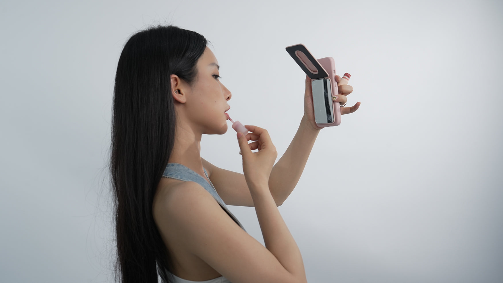 MagSafe Mirror Wallet Stand: The Secret Weapon for Creators – Lumipia